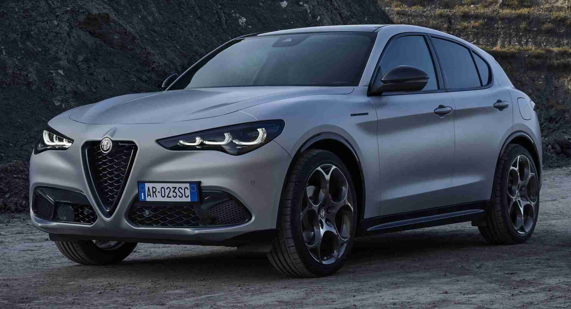 Alfa Romeo Giulia And Stelvio Updated With Matrix LED Lights, Digital ...